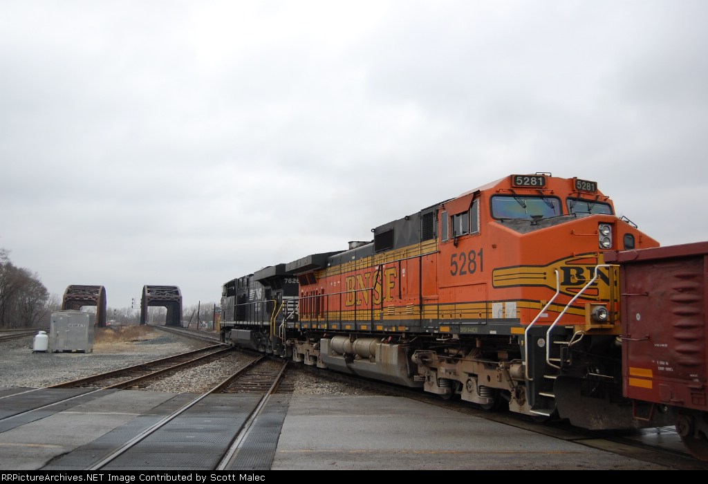 NS 7626 & BNSF 5281